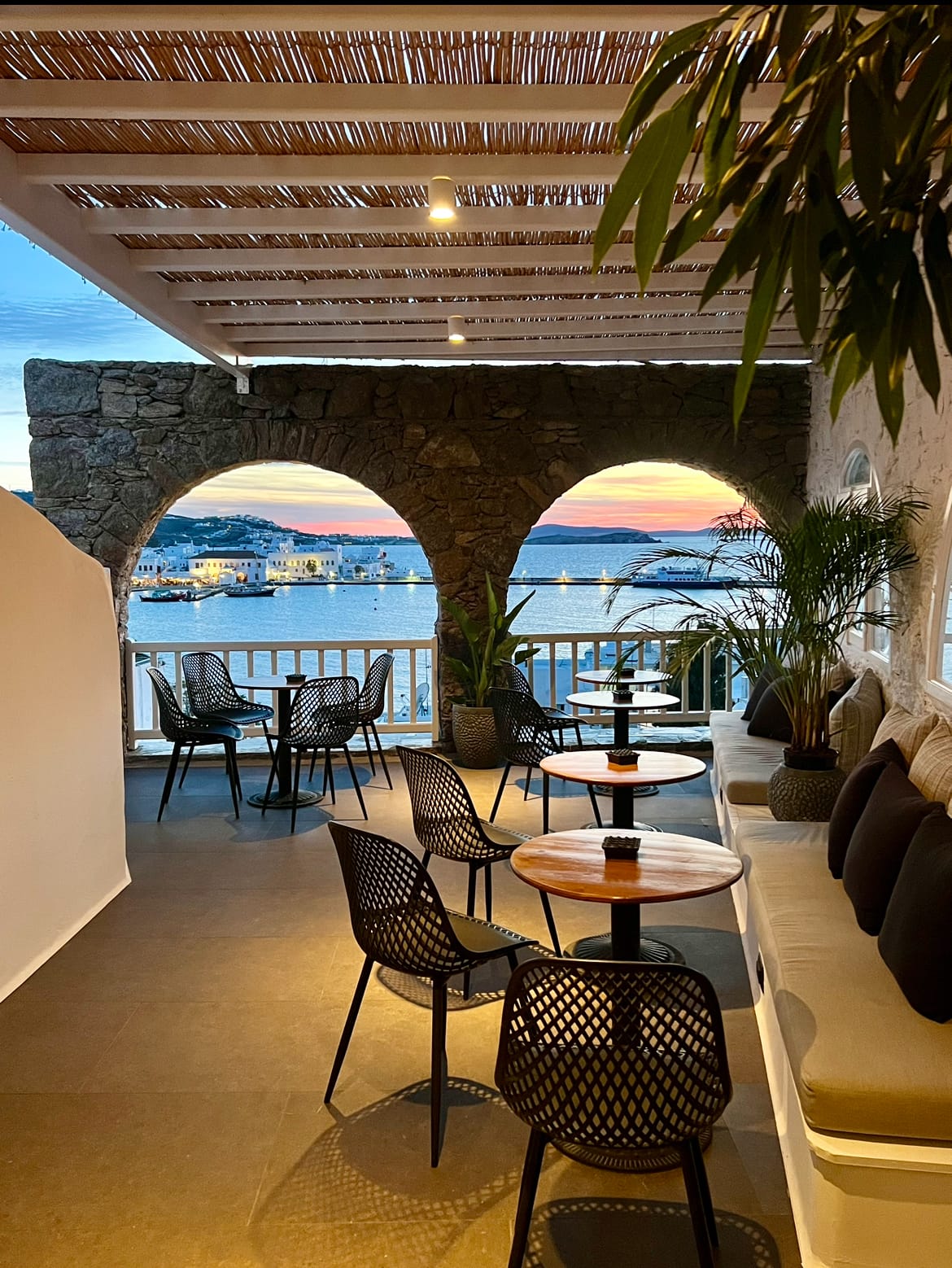 Yalos Hotels - Hotel apartments and villas in Mykonos & Santorini with ...